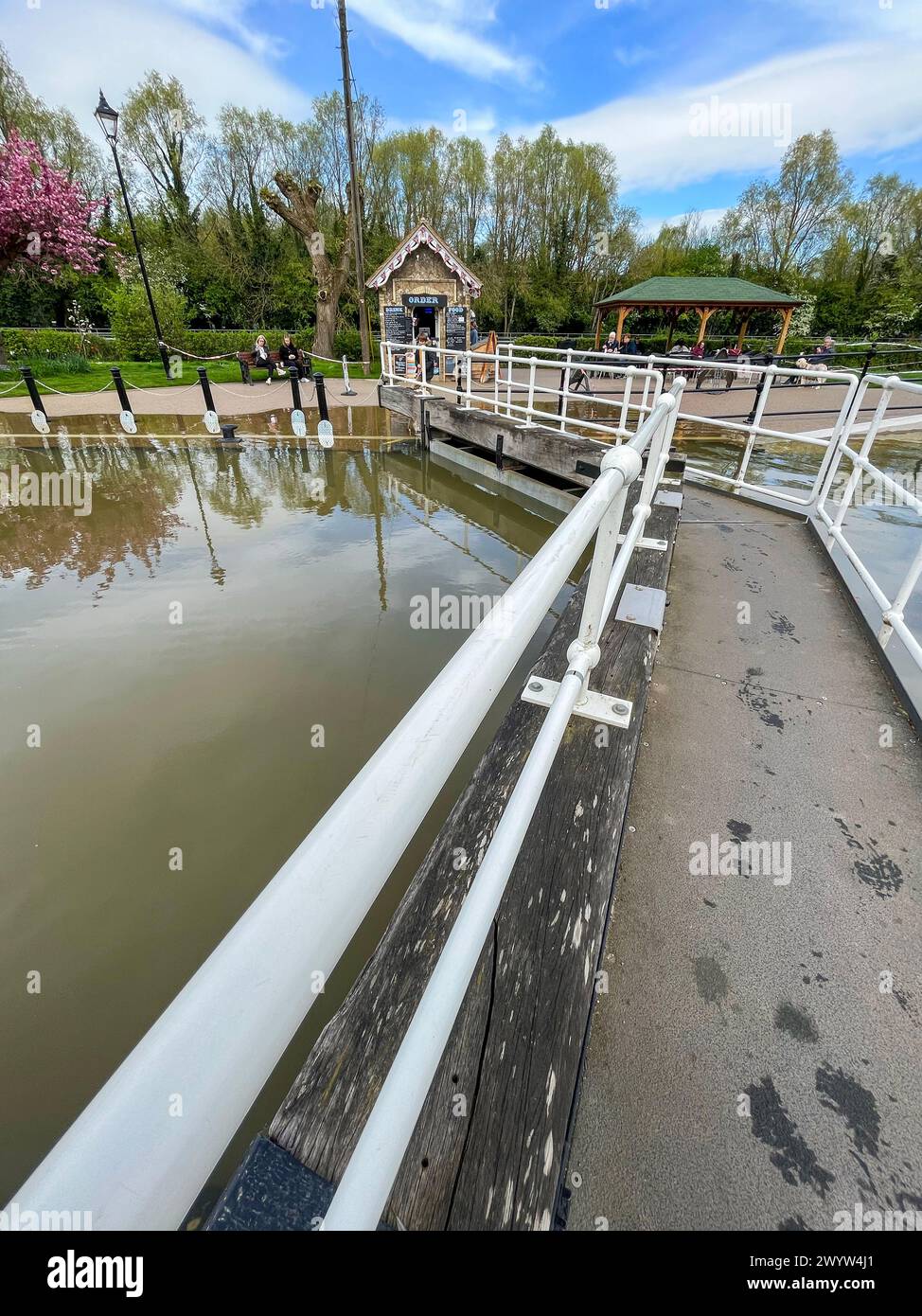 High water during the spring tide and eclipse, the river Medway bursts ...