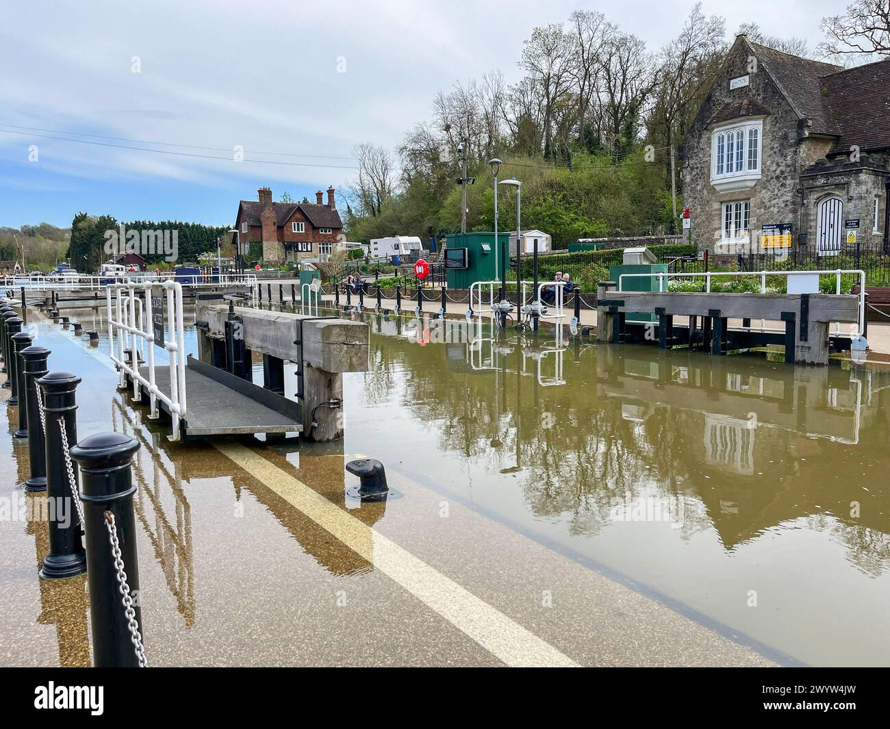 High water during the spring tide and eclipse, the river Medway bursts ...