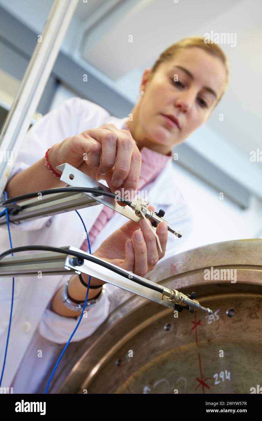 Acoustic test bench, Railway wheel, Optimal soundproofing project on ...