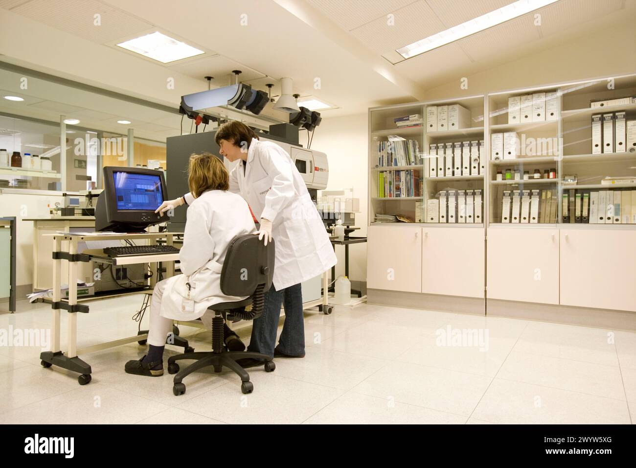 VARIAN ICP (Inductively Coupled Plasma) - OES (Optical Emission ...