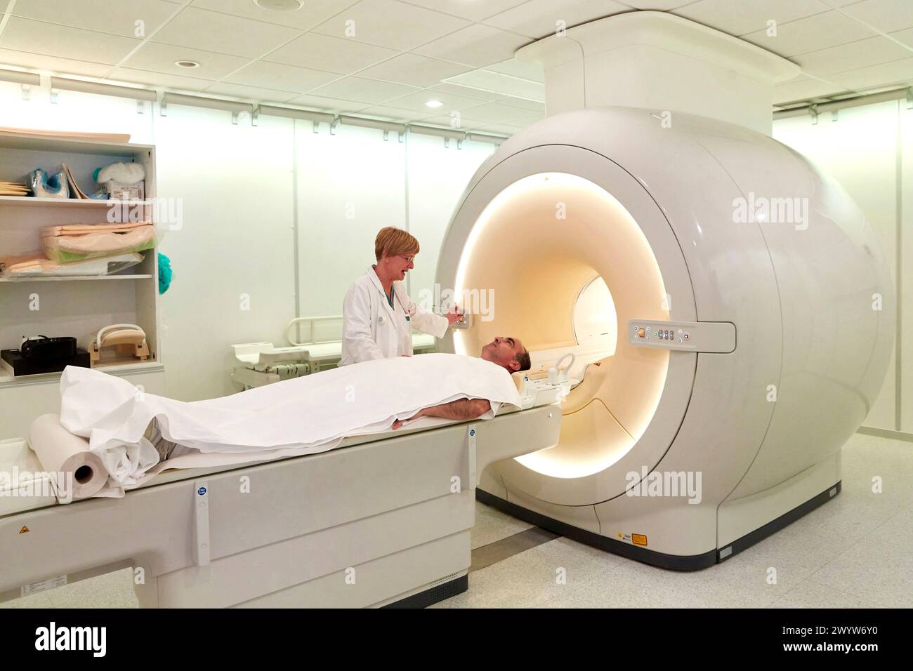 MRI scan, NMR (Nuclear Magnetic Resonance), medical imaging for diagnosis, Hospital Donostia ...