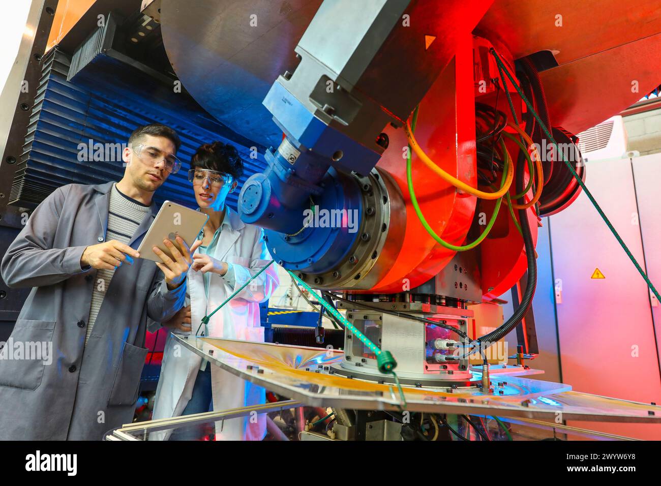 Machine tool with additive manufacturing head using 5-axis plasma for ...