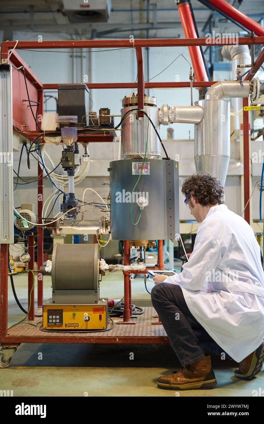 Fluidized bed gasifier for biomass treatment hi-res stock photography ...