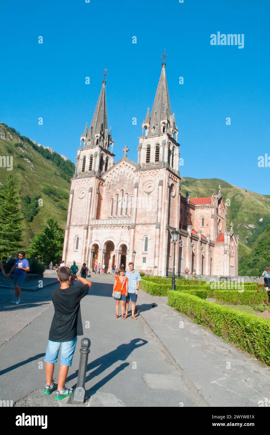 Familia familias gente turistas hi-res stock photography and images - Alamy