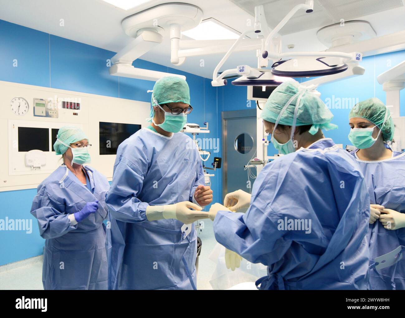 Sterile surgical gloves, Surgeon preparation, Abdominal Hernia Surgery ...