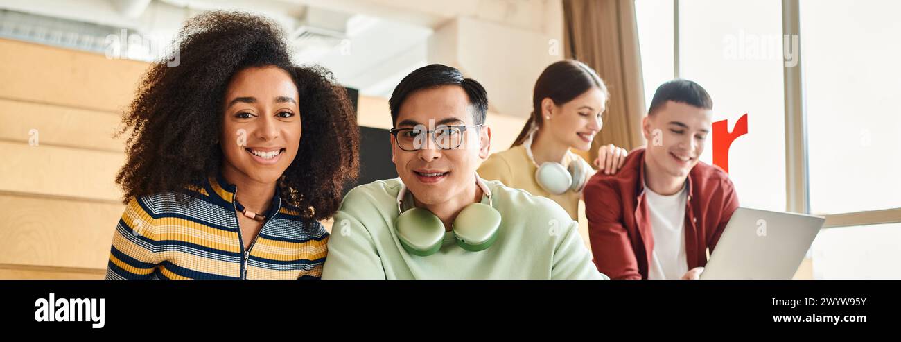 Group of women on a computer hi-res stock photography and images - Alamy