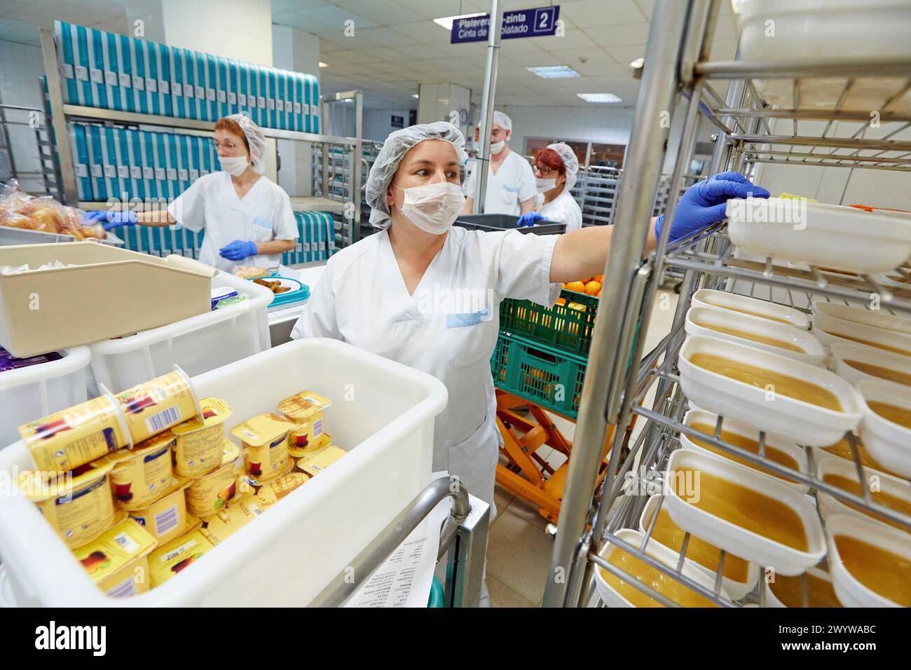 Food serving line, Hospital meal preparation, Kitchen, Hospital ...