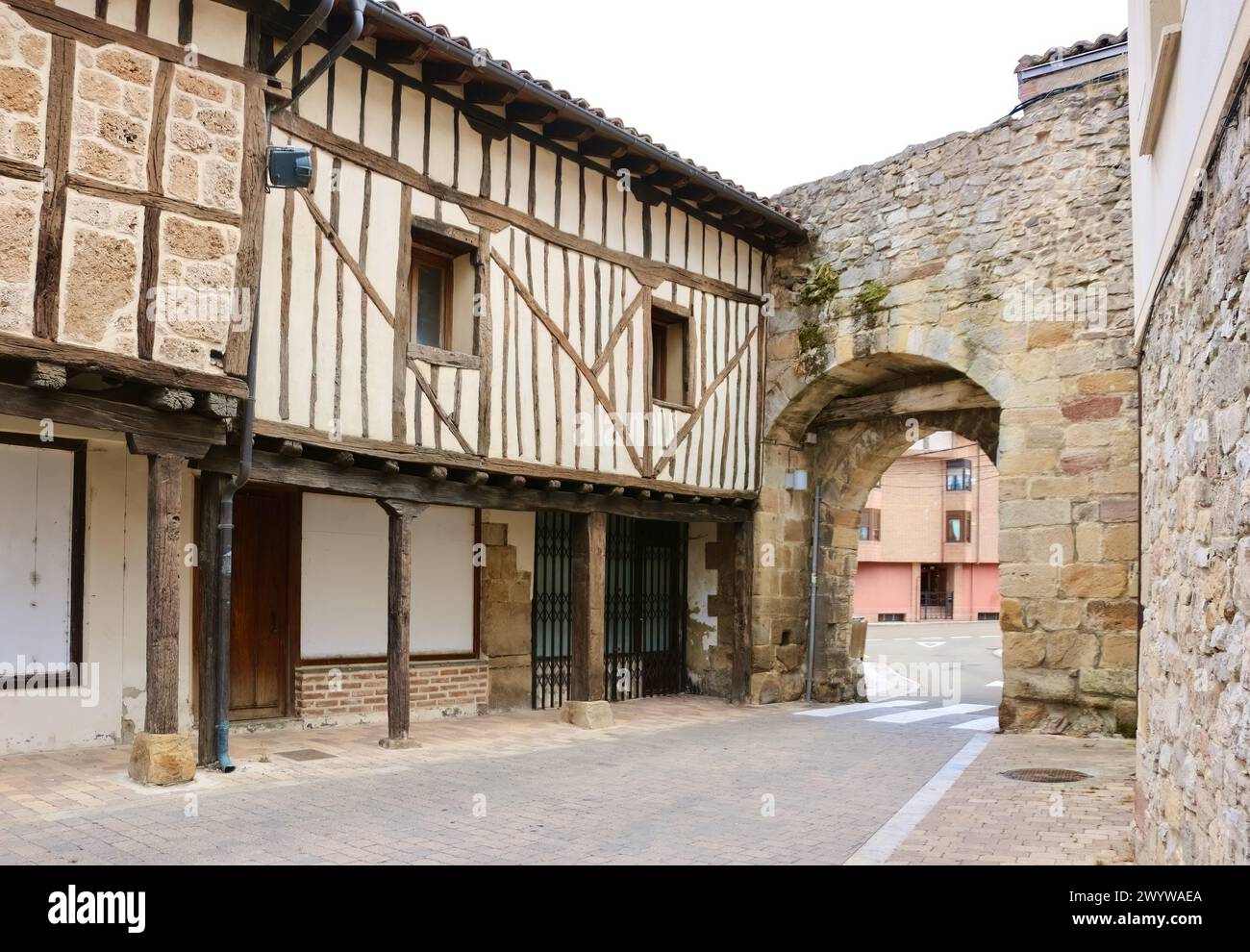 Puerta de la tobalina juderia hi-res stock photography and images - Alamy