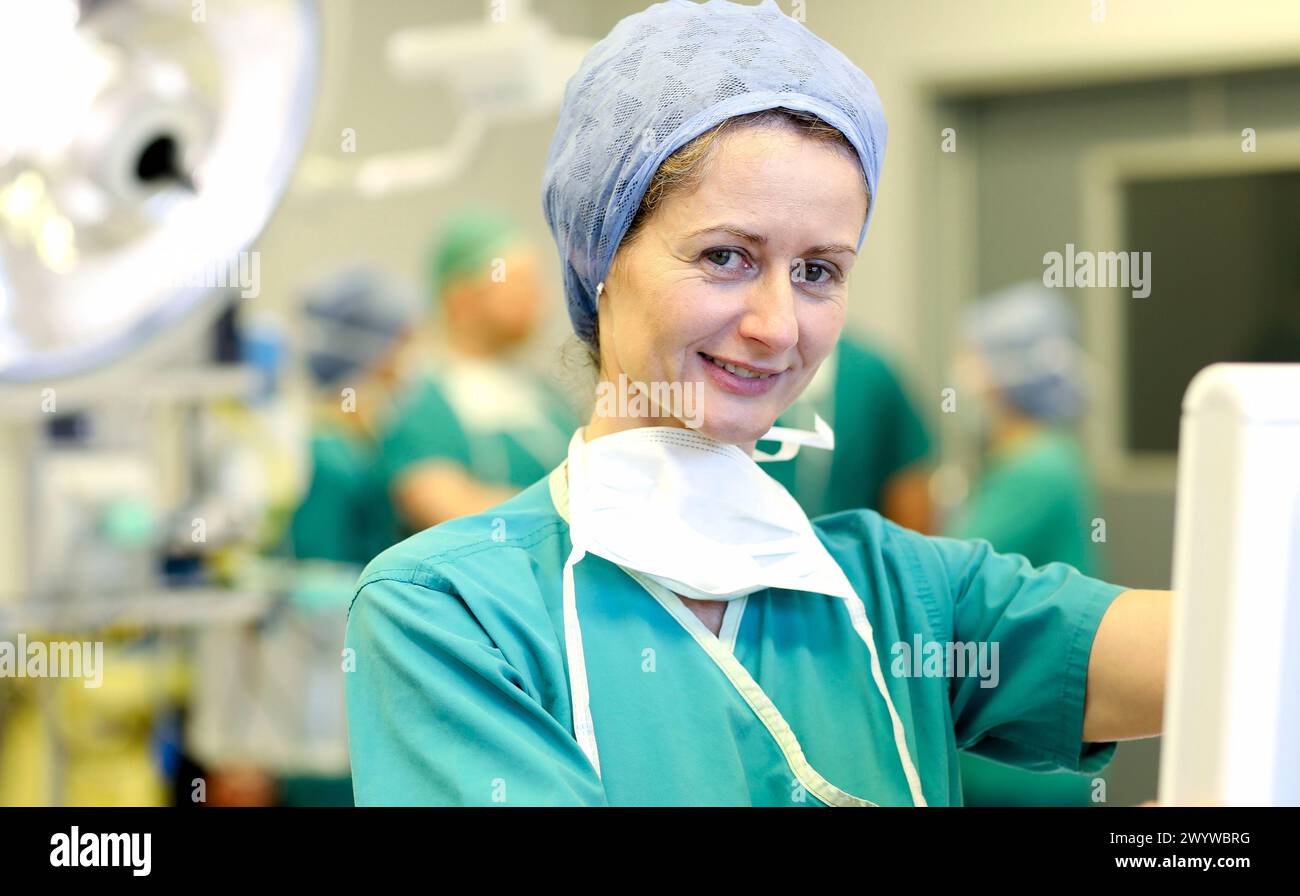 Surgeon, Surgery, Operating room, Hospital, Spain Stock Photo - Alamy