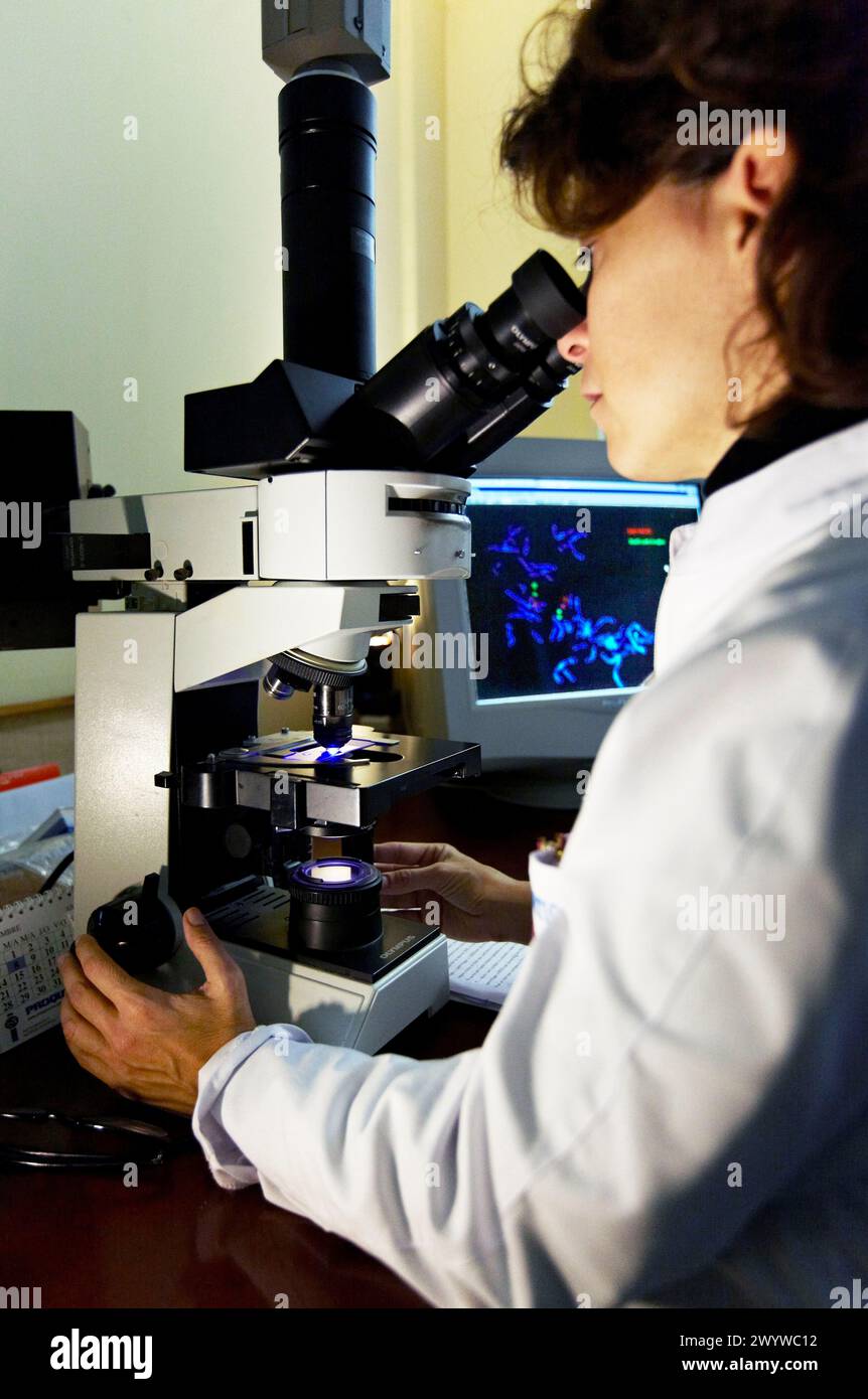 FISH (Fluorescent in situ hybridization) technique to detect the ...