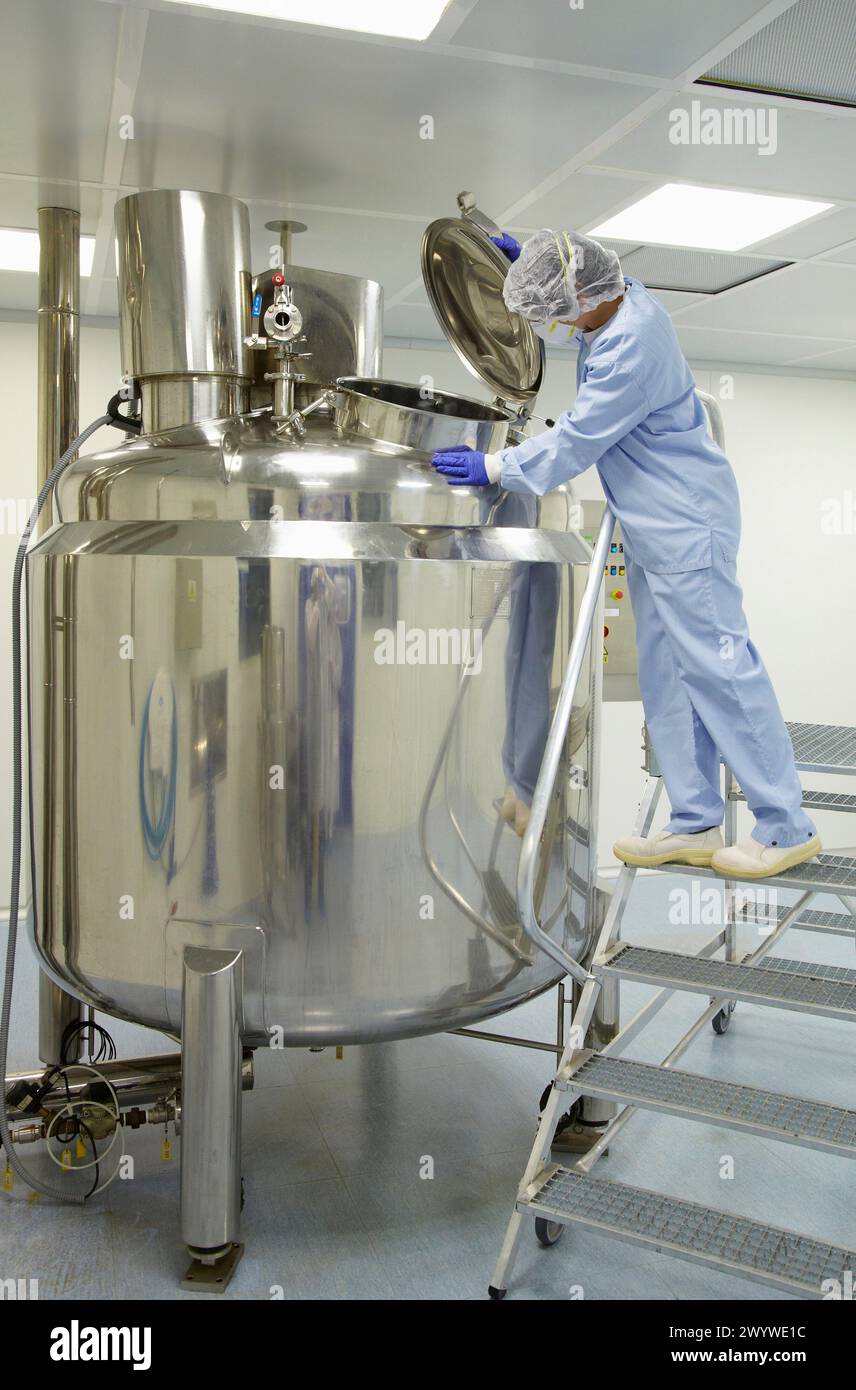 Reactor for manufacturing liquid, Clean room, Pharmaceutical plant ...