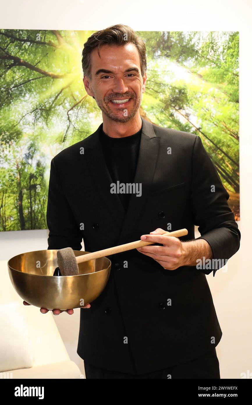 Florian Silbereisen steht im Musik und Sinnesraum Florian Silbereisen ...