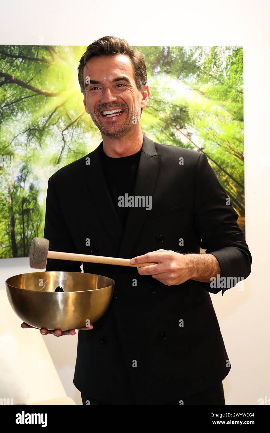Florian Silbereisen steht im Musik und Sinnesraum Florian Silbereisen ...