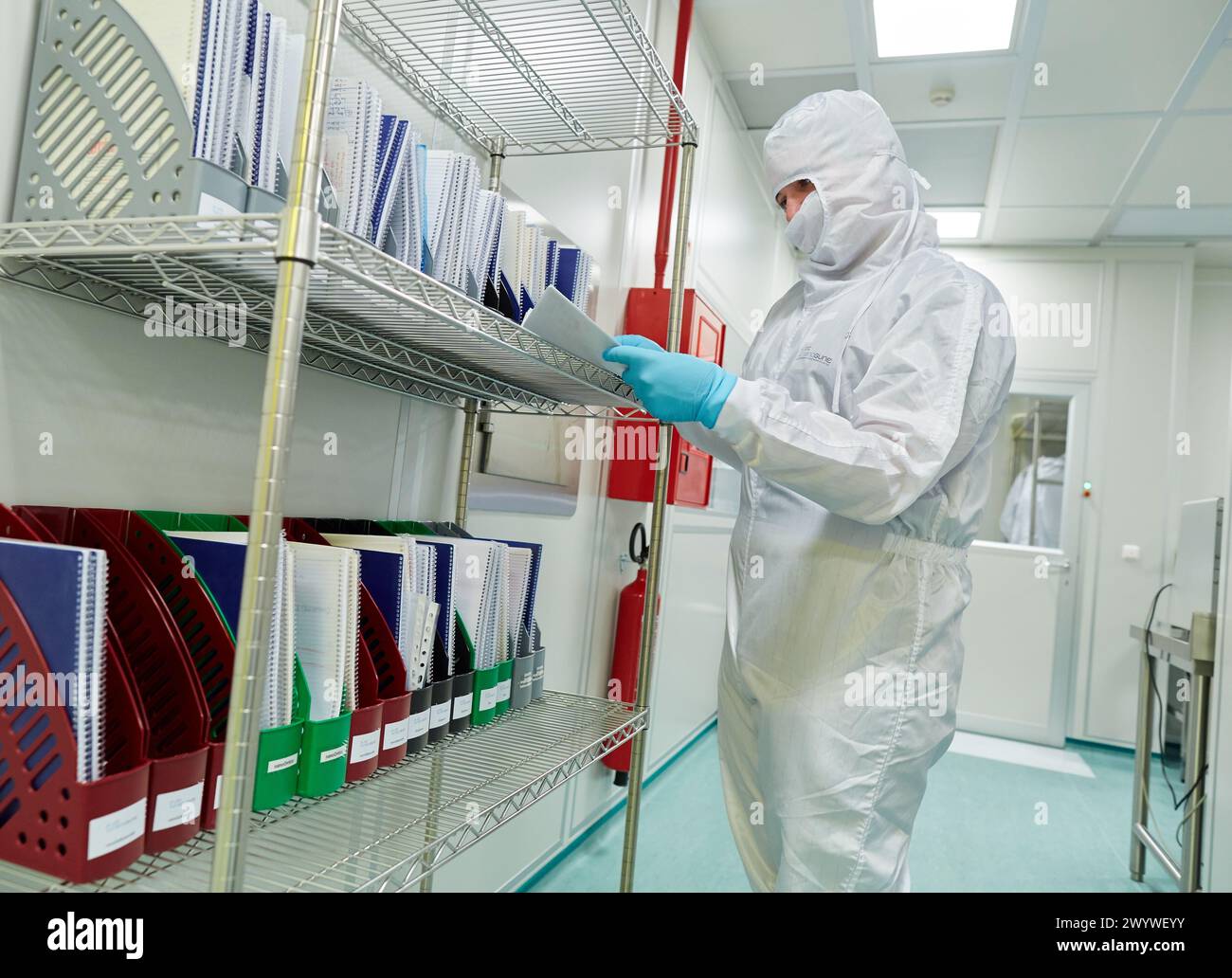 Cleanrooms laboratory hi-res stock photography and images - Alamy