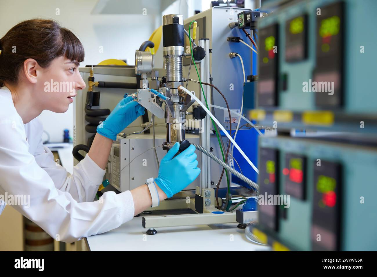 Gas diffusion electrodes hi-res stock photography and images - Alamy