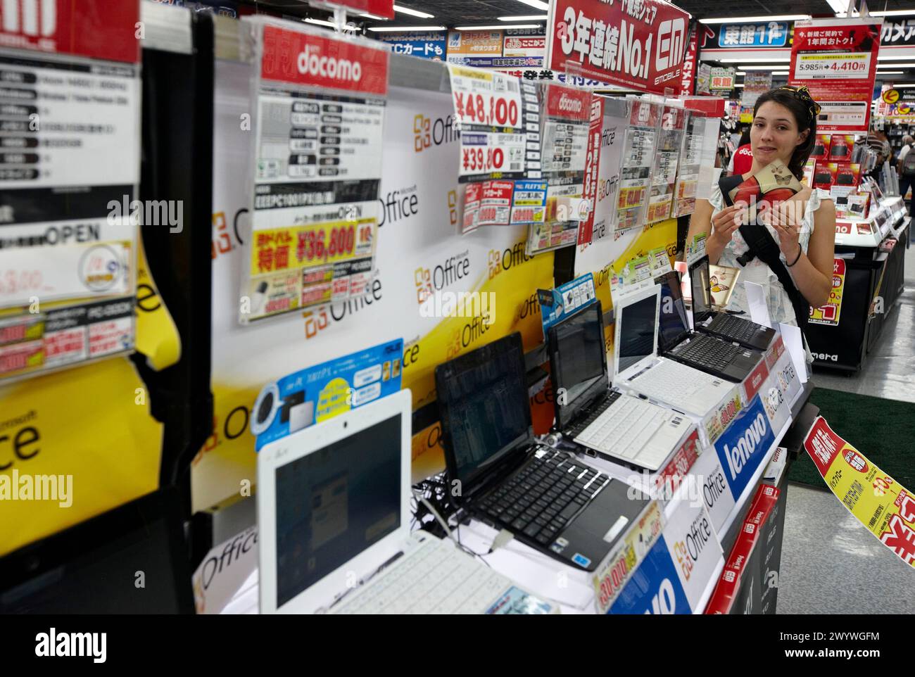 Electronic Shops, Shinjuku district, Tokyo, Japan Stock Photo - Alamy