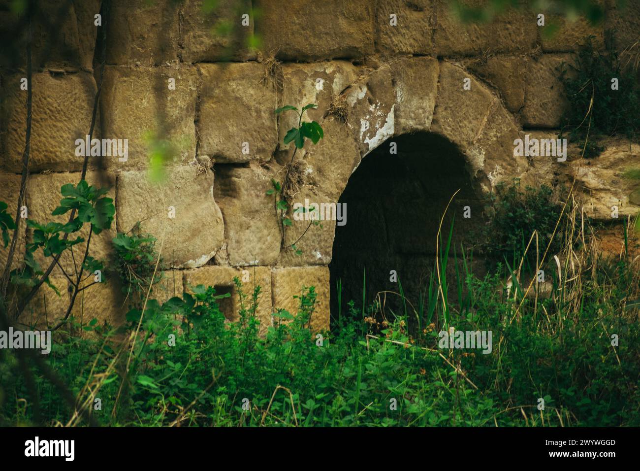 Old build hi-res stock photography and images - Alamy