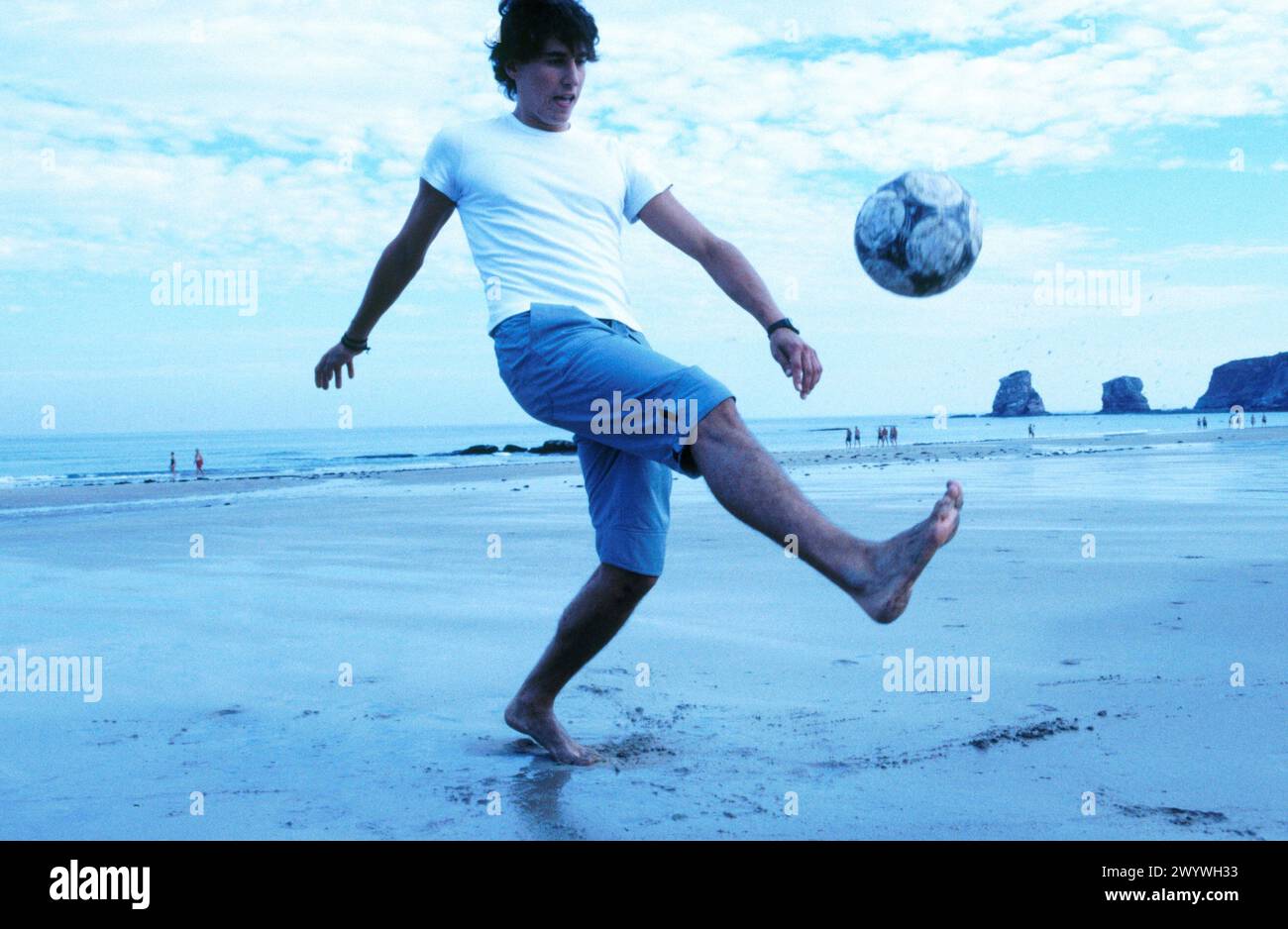 Boys playing soccer barefoot hi-res stock photography and images - Alamy