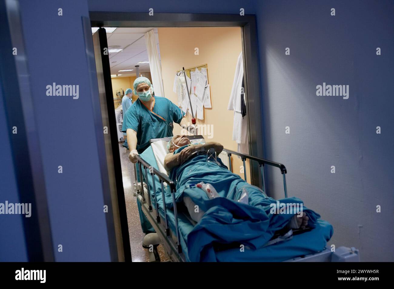 Resuscitation beds hi-res stock photography and images - Alamy