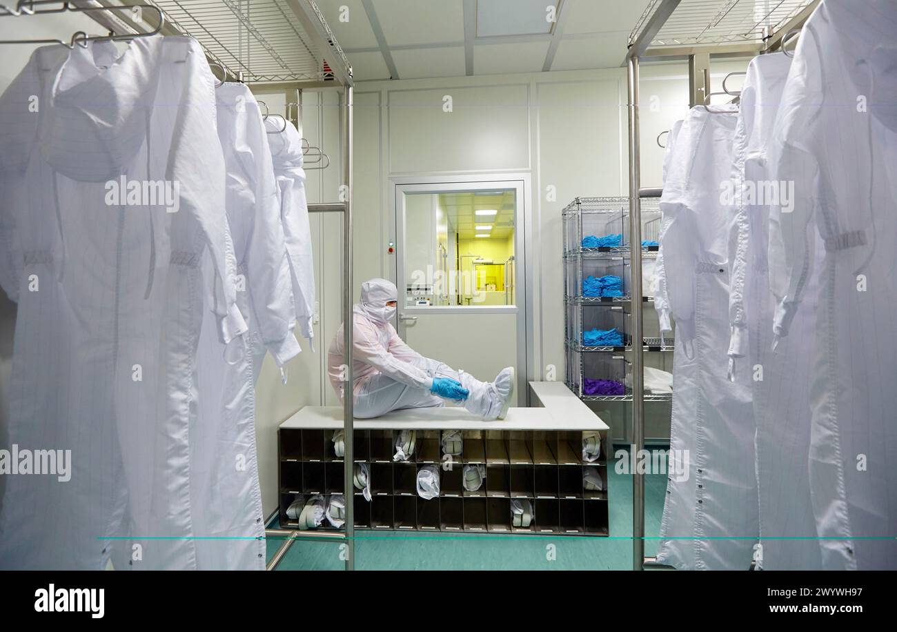 Cleanrooms laboratory hi-res stock photography and images - Alamy