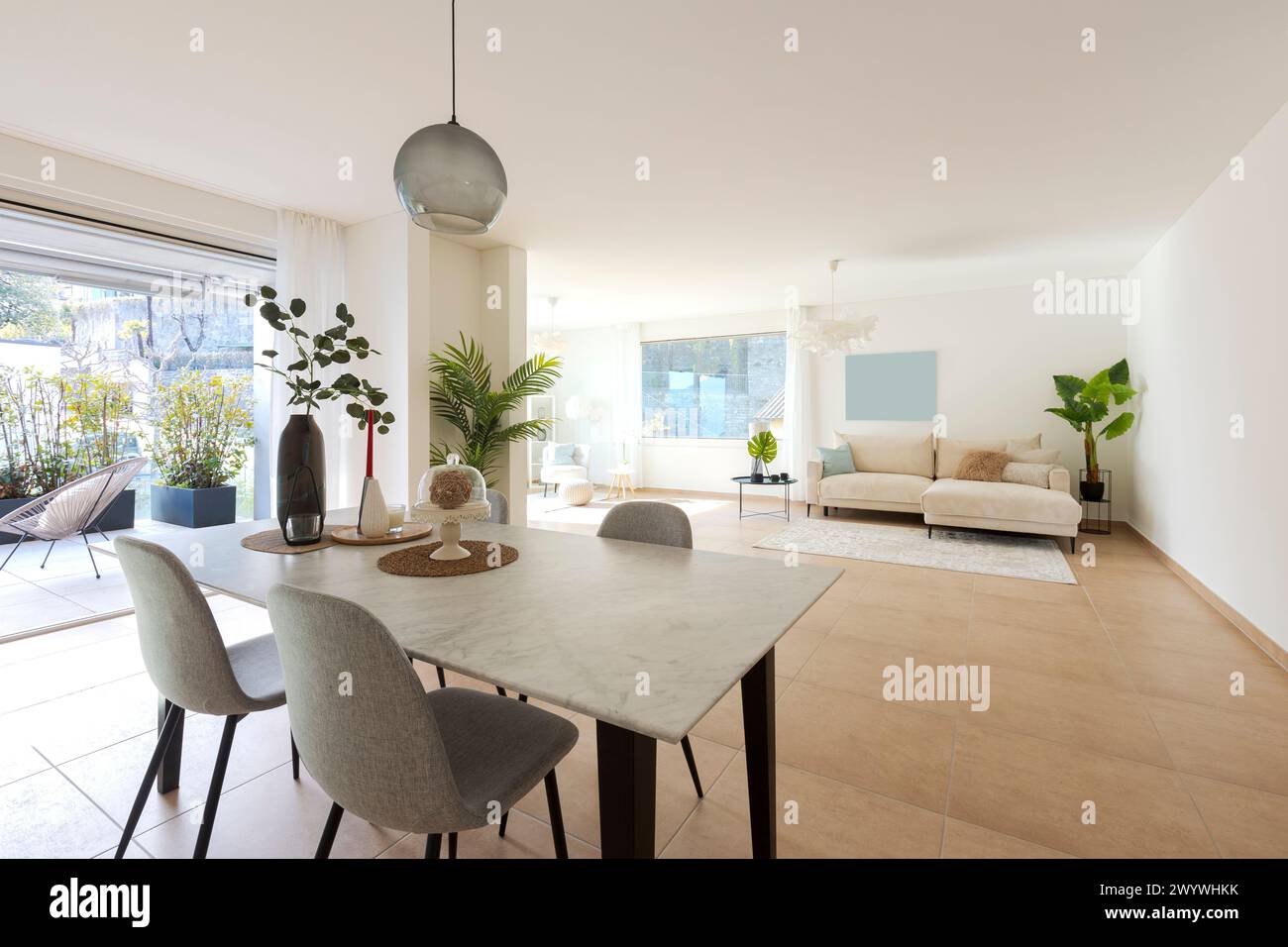 Dining room centerpiece hi-res stock photography and images - Alamy