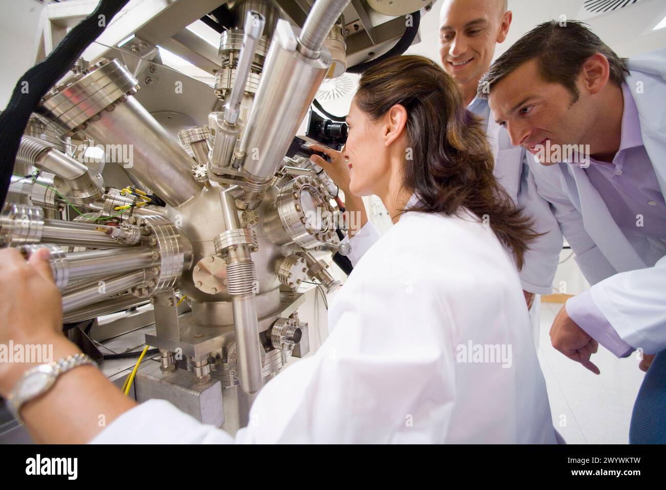 Auger electron spectroscopy hi-res stock photography and images - Alamy