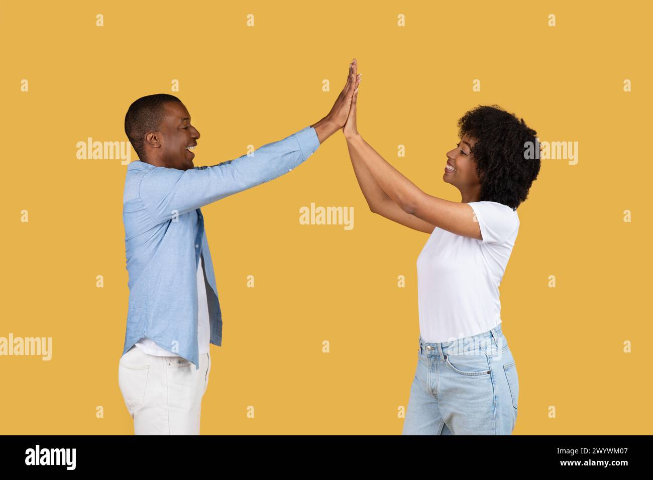 High fiving people hi-res stock photography and images - Alamy