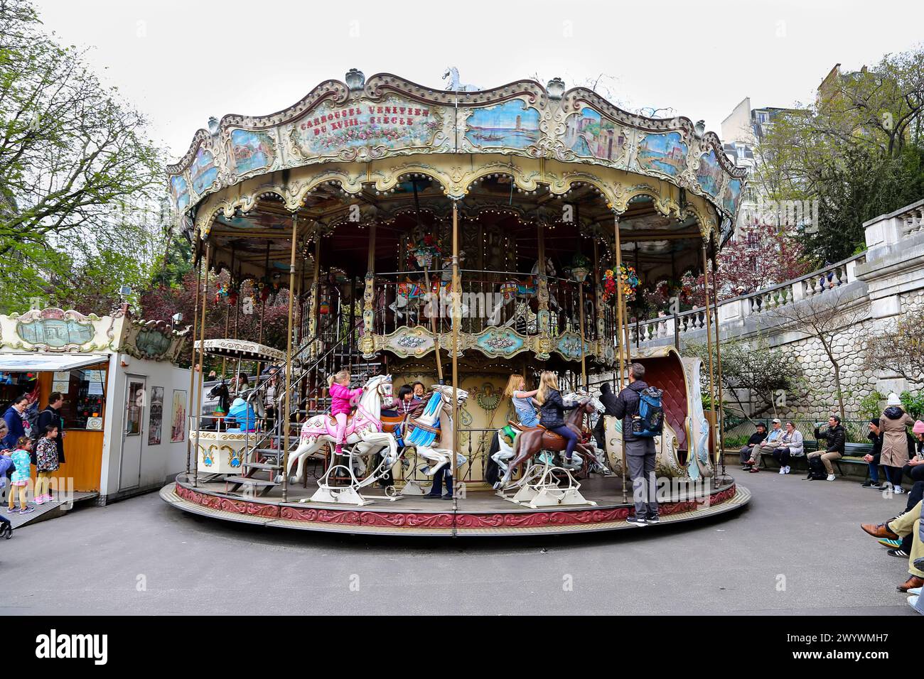 Paris, France - August 12, 2018 : Photographer using Carousel merry-go ...