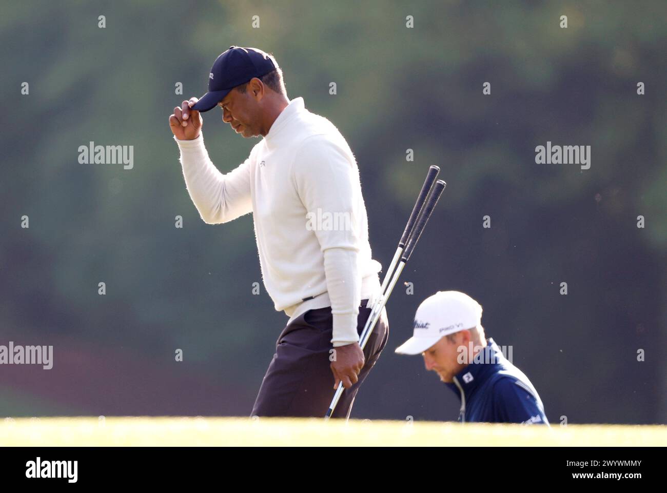 Augusta, United States. 07th Apr, 2024. Tiger Woods tips his cap to the ...