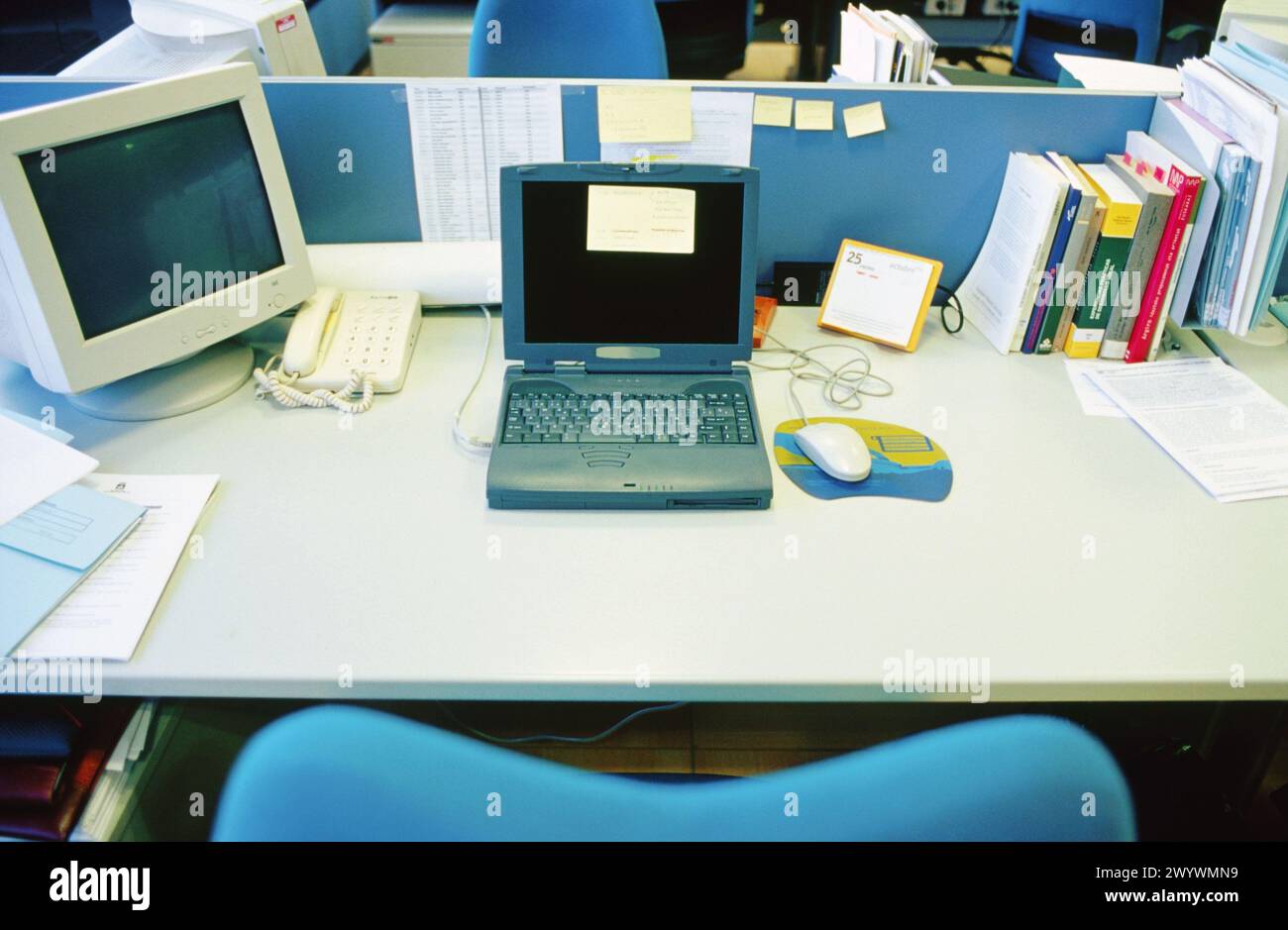 Corporate offices interior personal hi-res stock photography and images ...