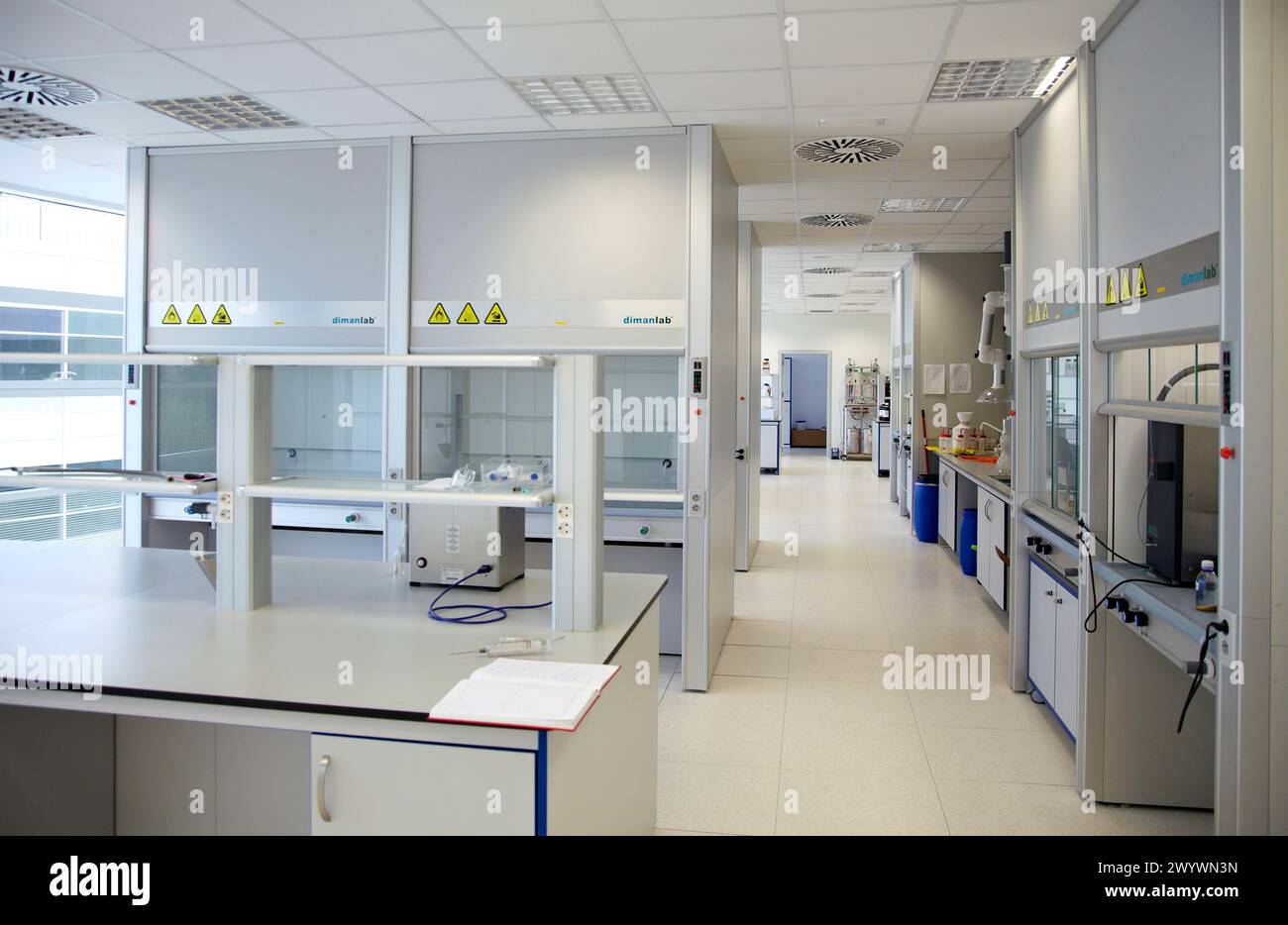 Lab synthesis hi-res stock photography and images - Alamy