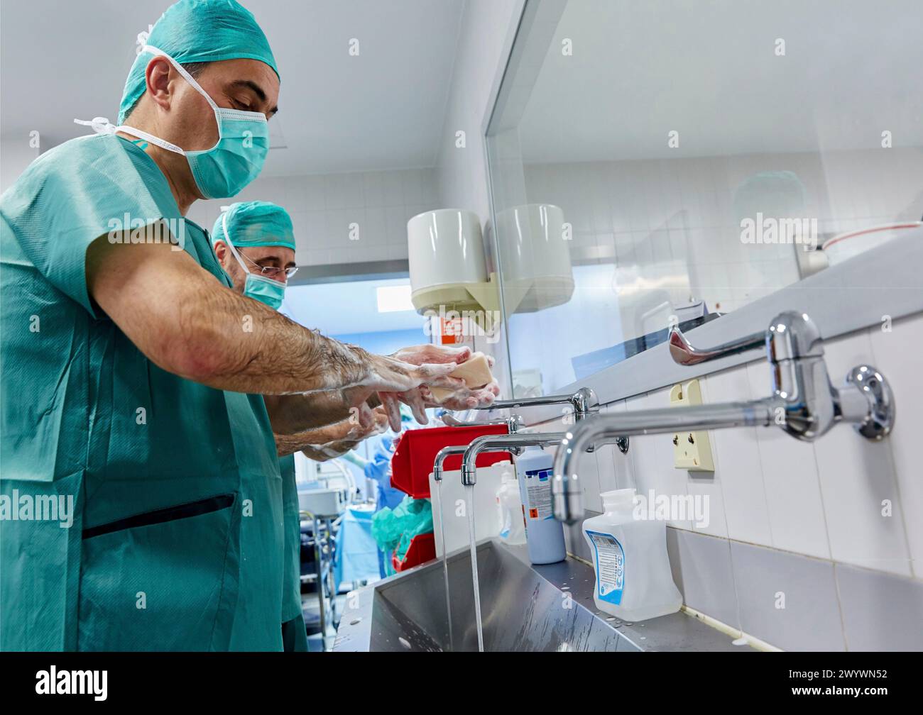 Operating room, Prostate cancer robotic surgery, Da Vinci surgical ...