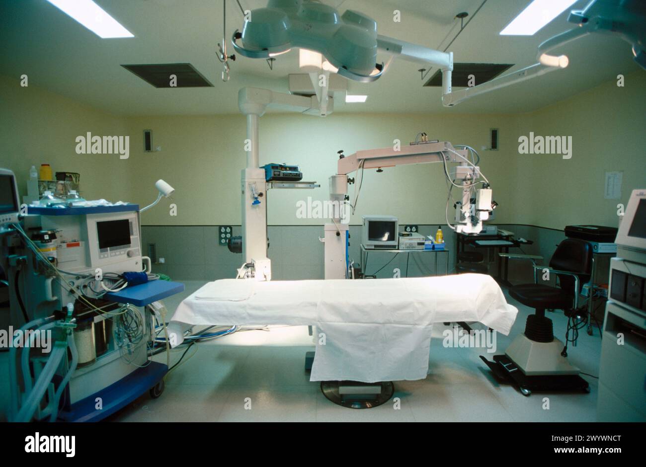 Eye surgery operating room Stock Photo - Alamy