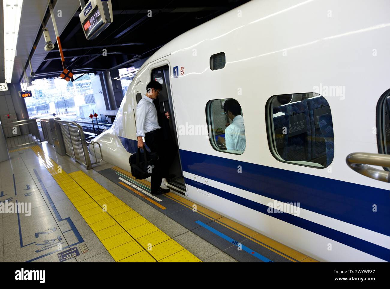 Shinkansen, Railway station, Shinjuku, Tokyo, Japan Stock Photo - Alamy