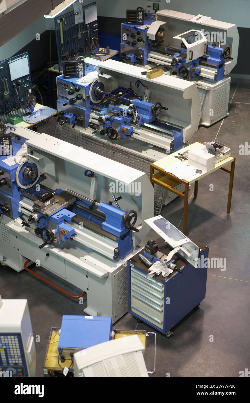 Escuela laboratorio hi-res stock photography and images - Alamy