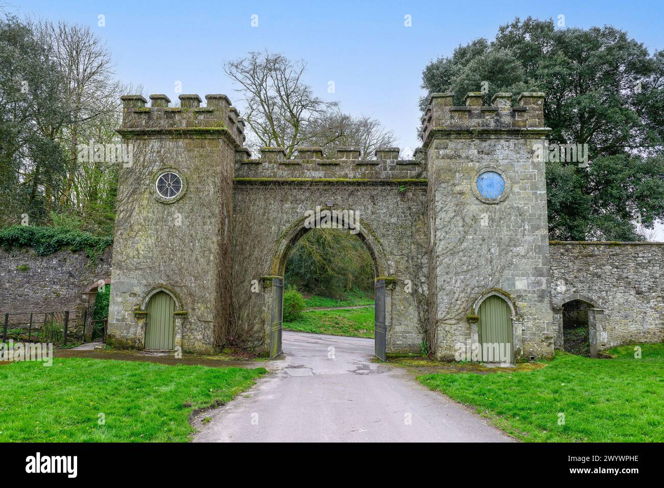 Edward i gatehouse hi-res stock photography and images - Alamy
