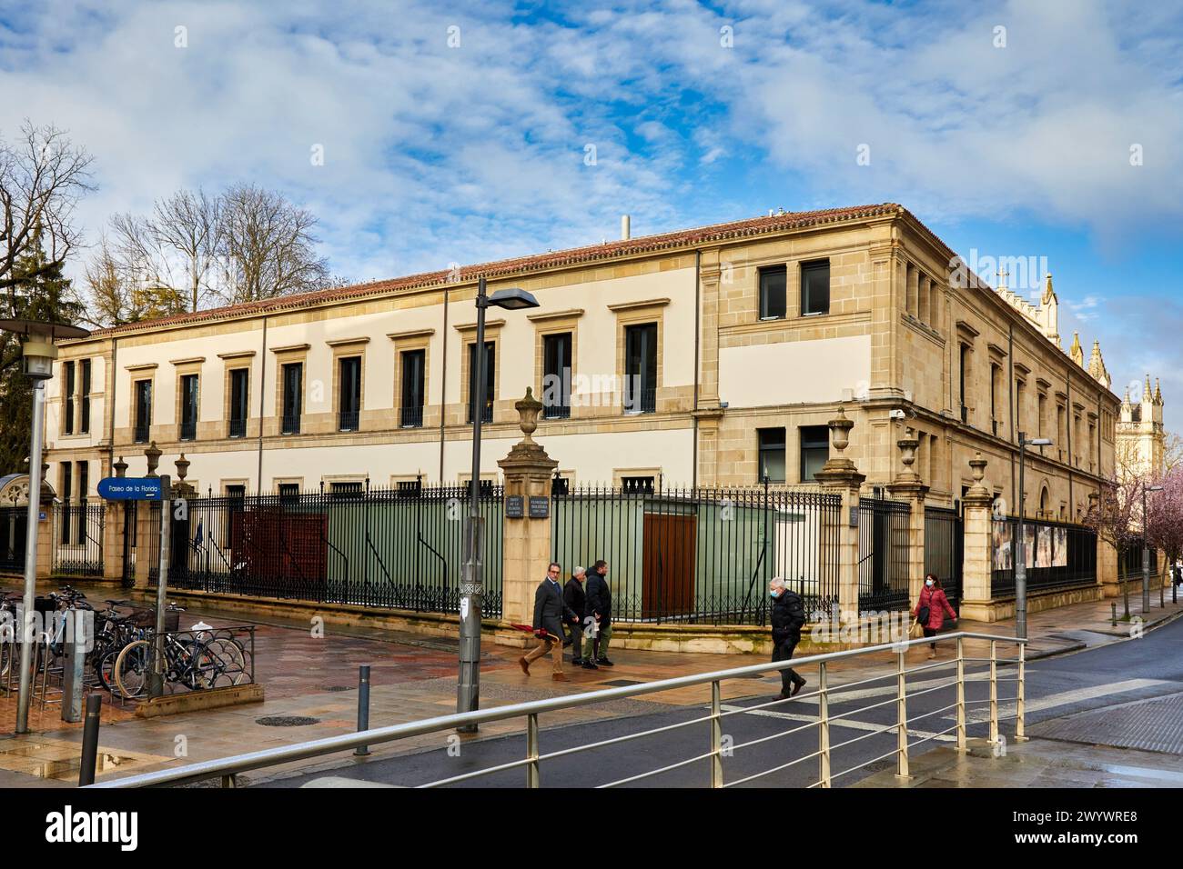 Fachada del Parlamento Vasco, Eusko Legebiltzarra, El edificio que ...