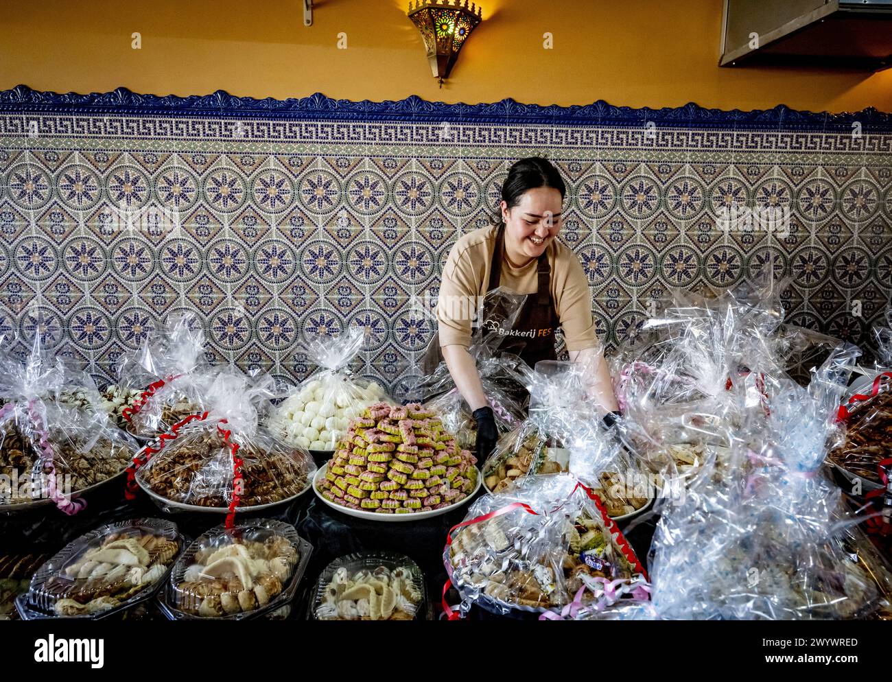 ROTTERDAM - Preparations at a Moroccan bakery. Muslims prepare for Eid ...