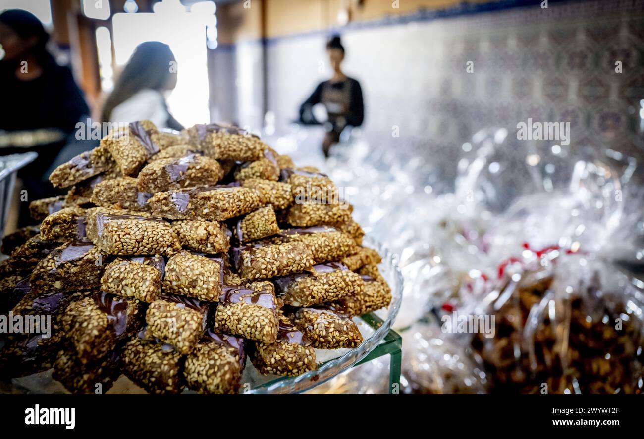 ROTTERDAM - Preparations at a Moroccan bakery. Muslims prepare for Eid ...