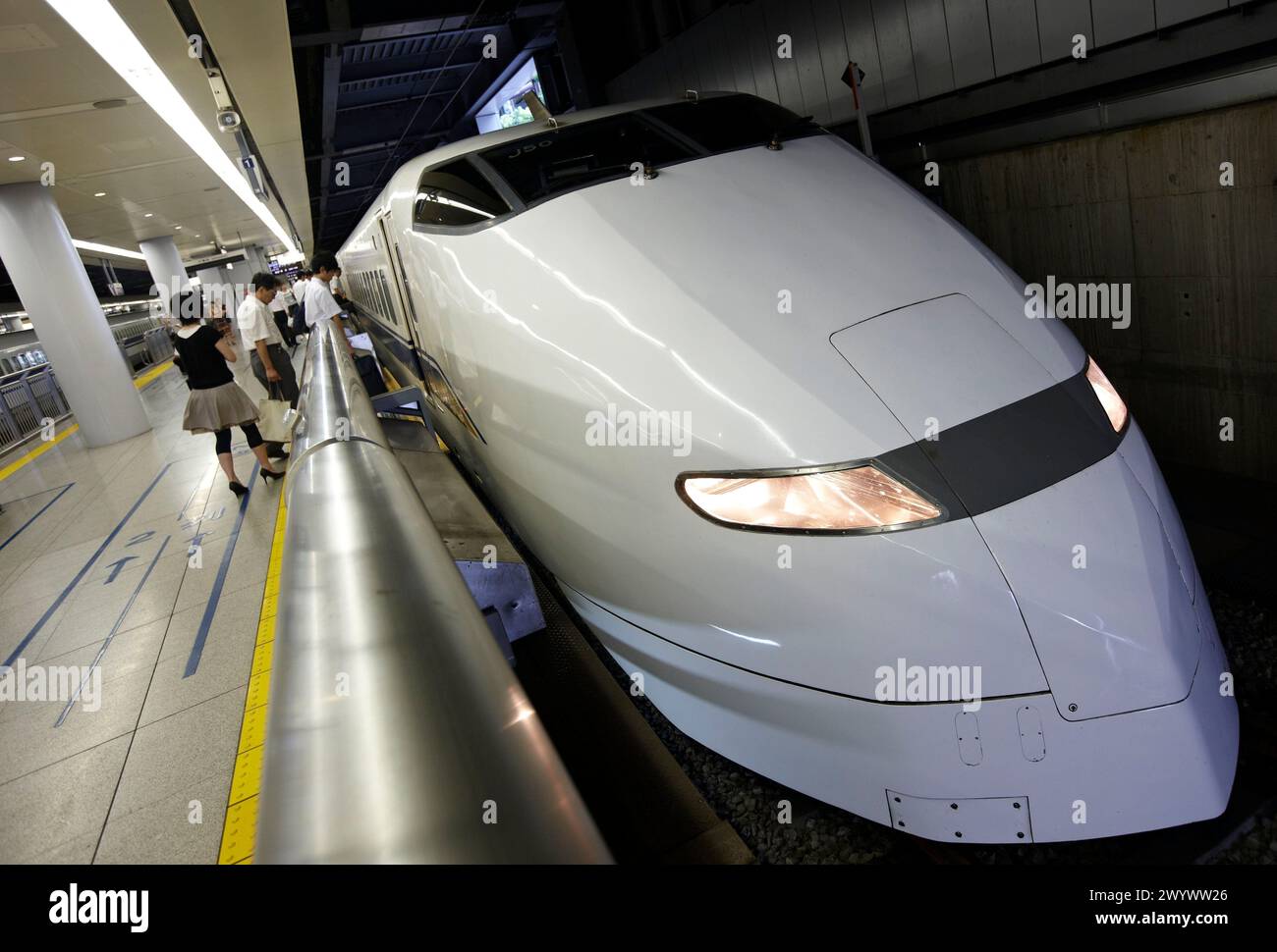 Shinkansen, Railway station, Shinjuku, Tokyo, Japan Stock Photo - Alamy