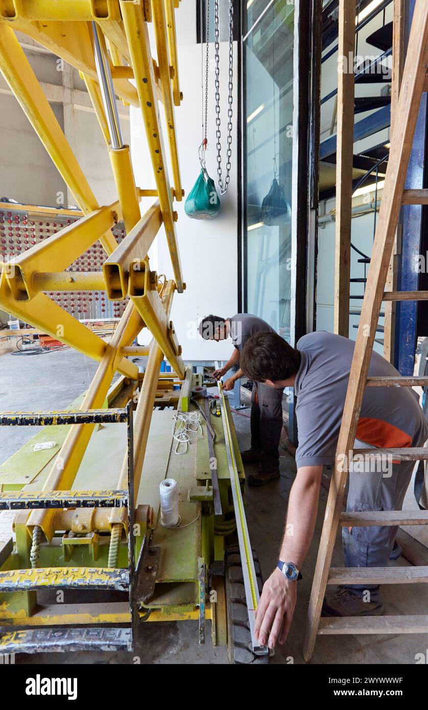 Mechanical Testing of building facades. Curtain walls. Architectural ...