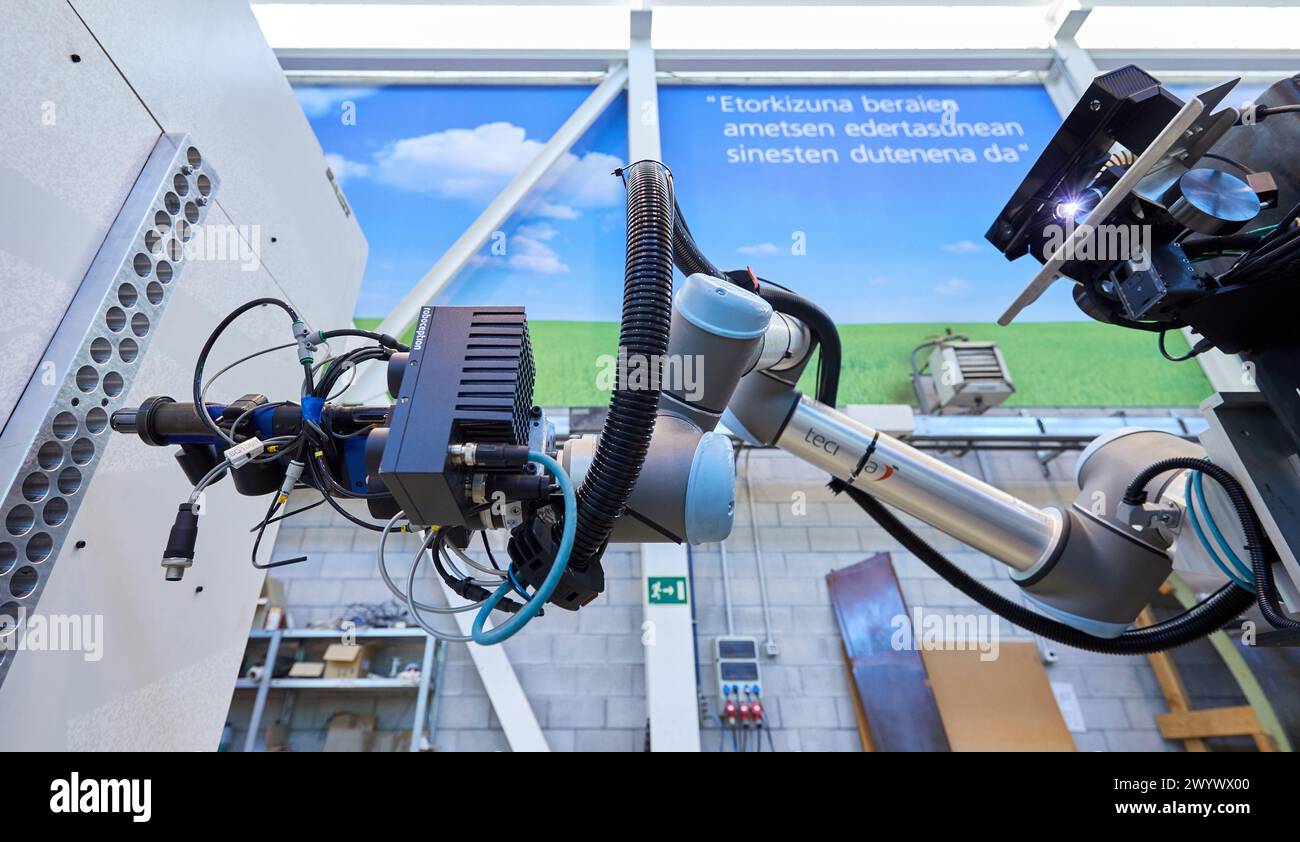 Use of flexible robotics in industrial manufacturing processes, Mobile ...