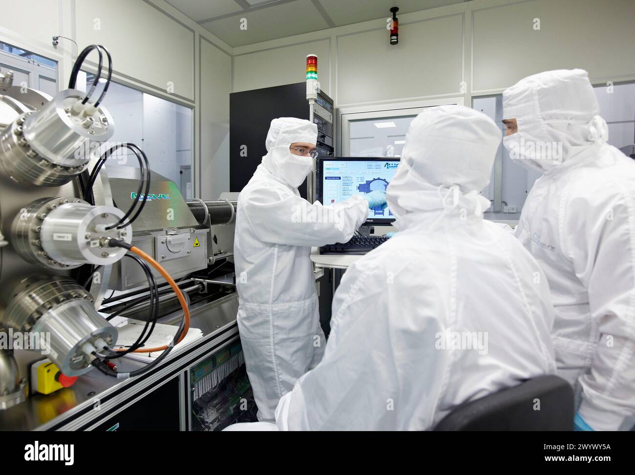 Sputter sputtering hi-res stock photography and images - Alamy