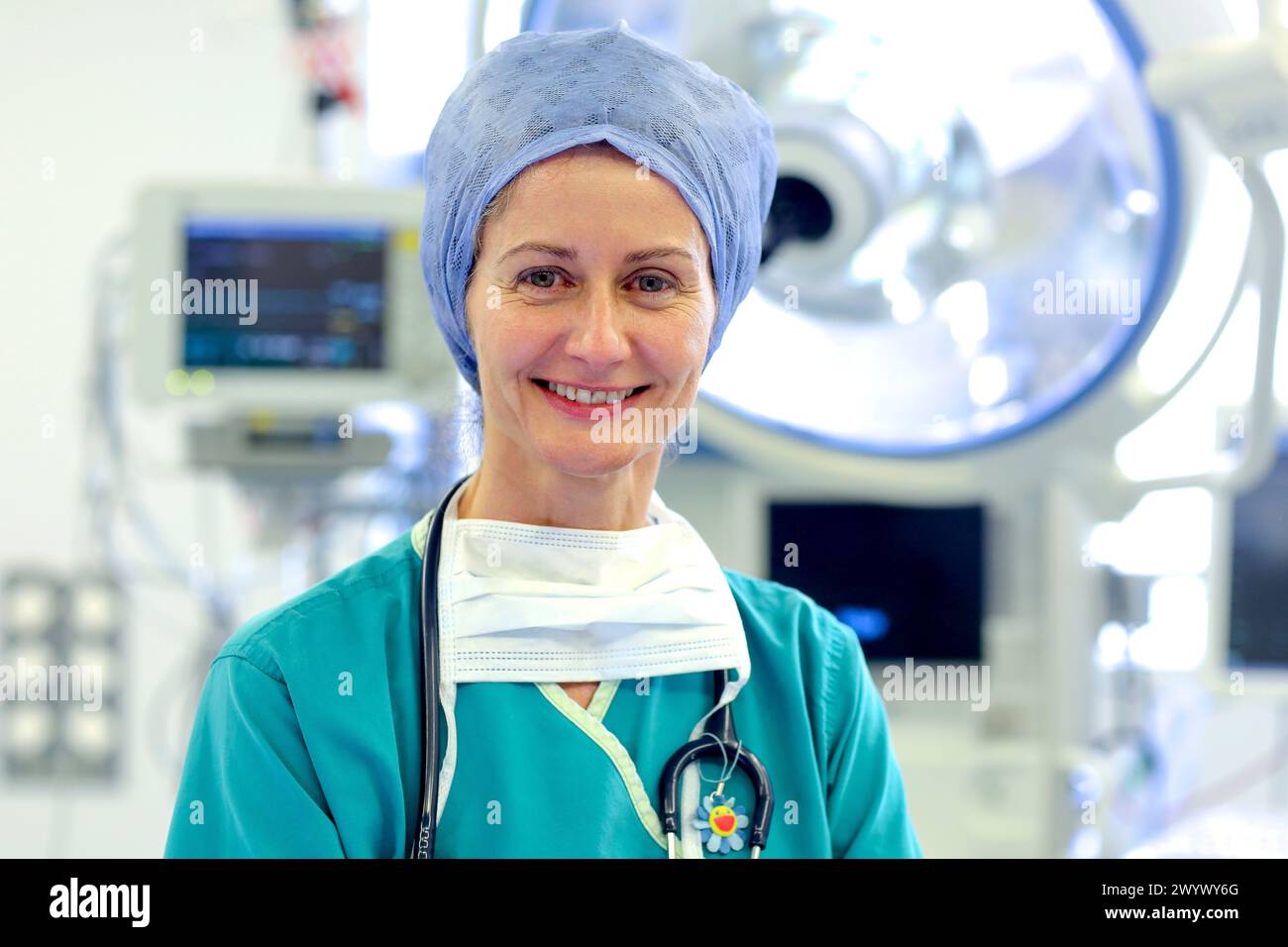 Surgeon, Surgery, Operating room, Hospital, Spain Stock Photo - Alamy