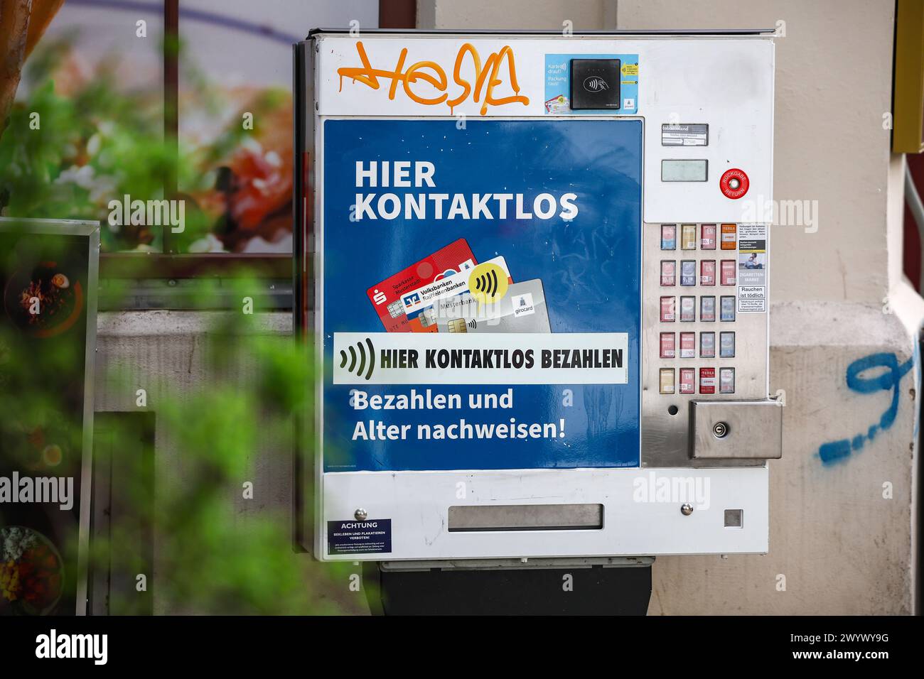 Cigarette vending machines germany hi-res stock photography and images ...