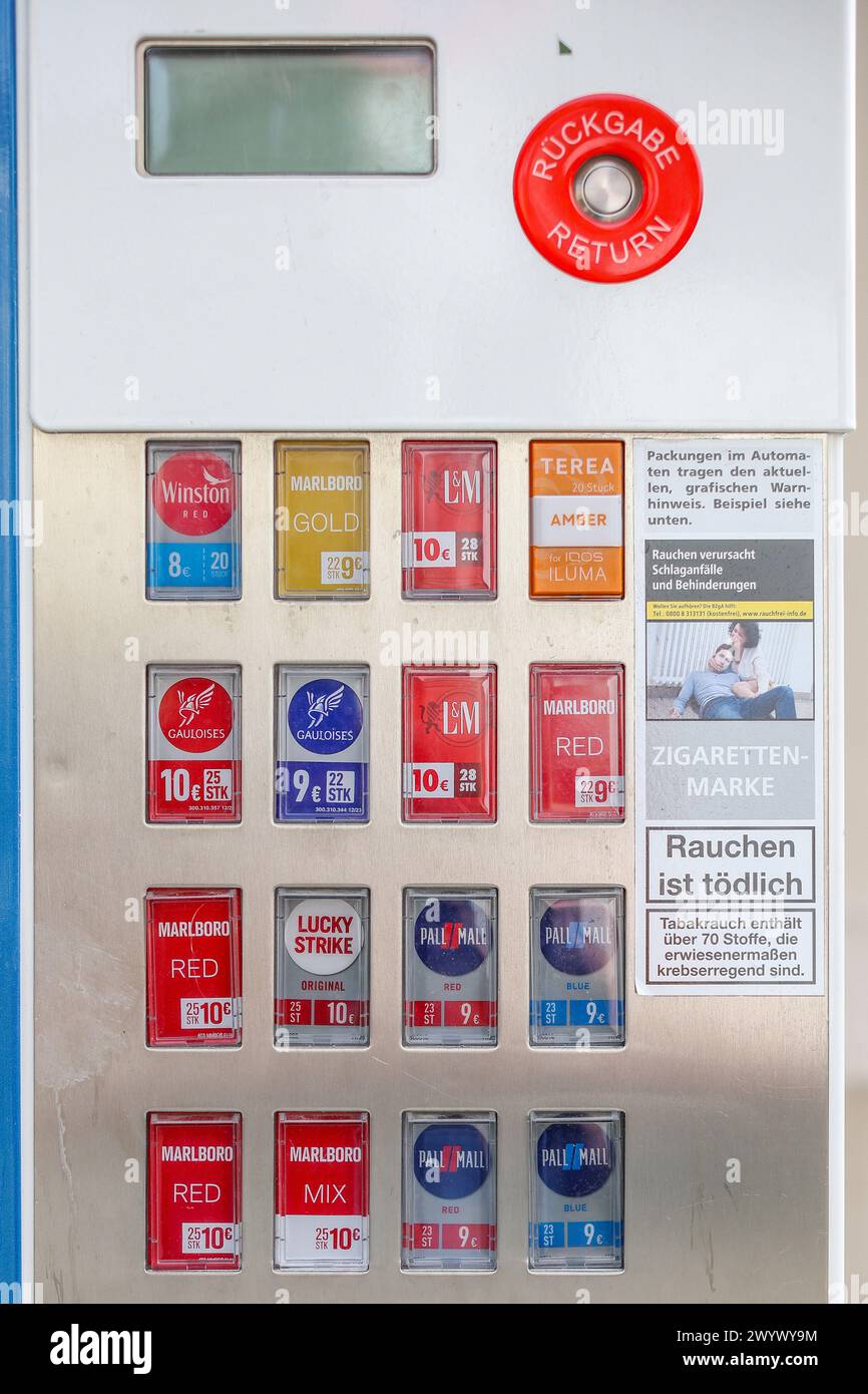 Cigarette vending machines germany hi-res stock photography and images ...