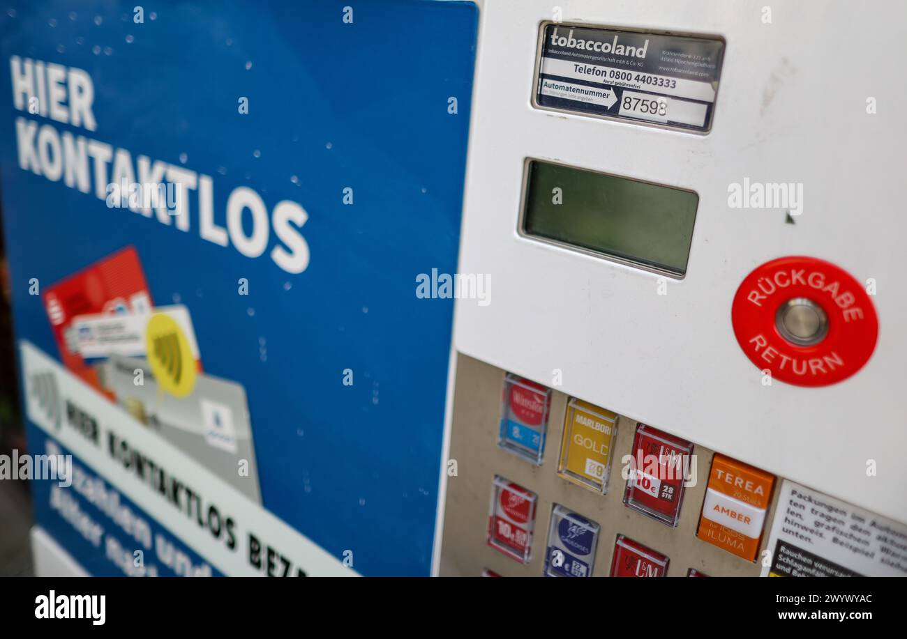 Cigarette vending machines germany hi-res stock photography and images ...