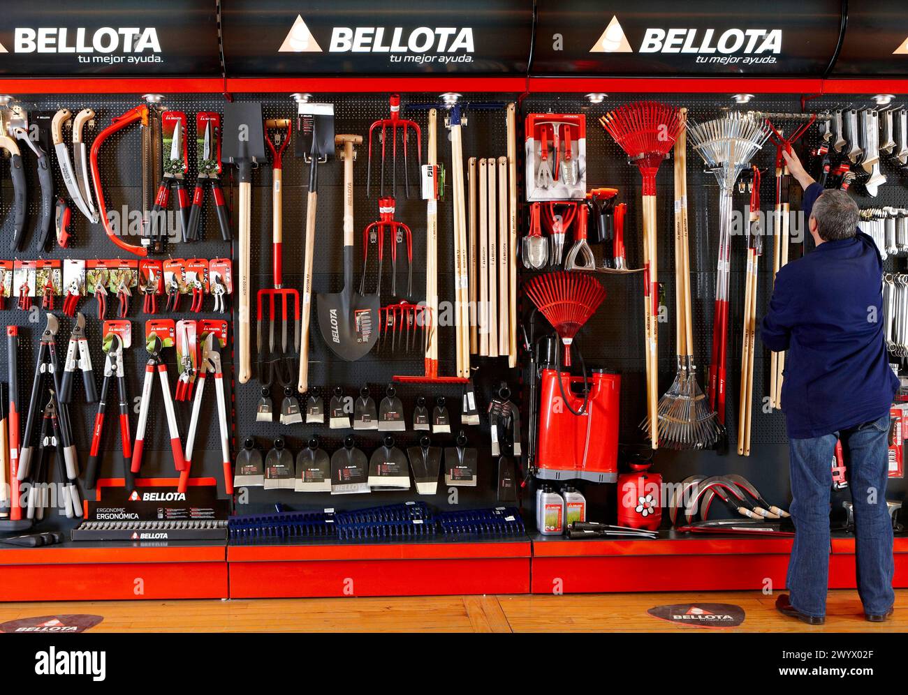 Placing boards hi-res stock photography and images - Alamy