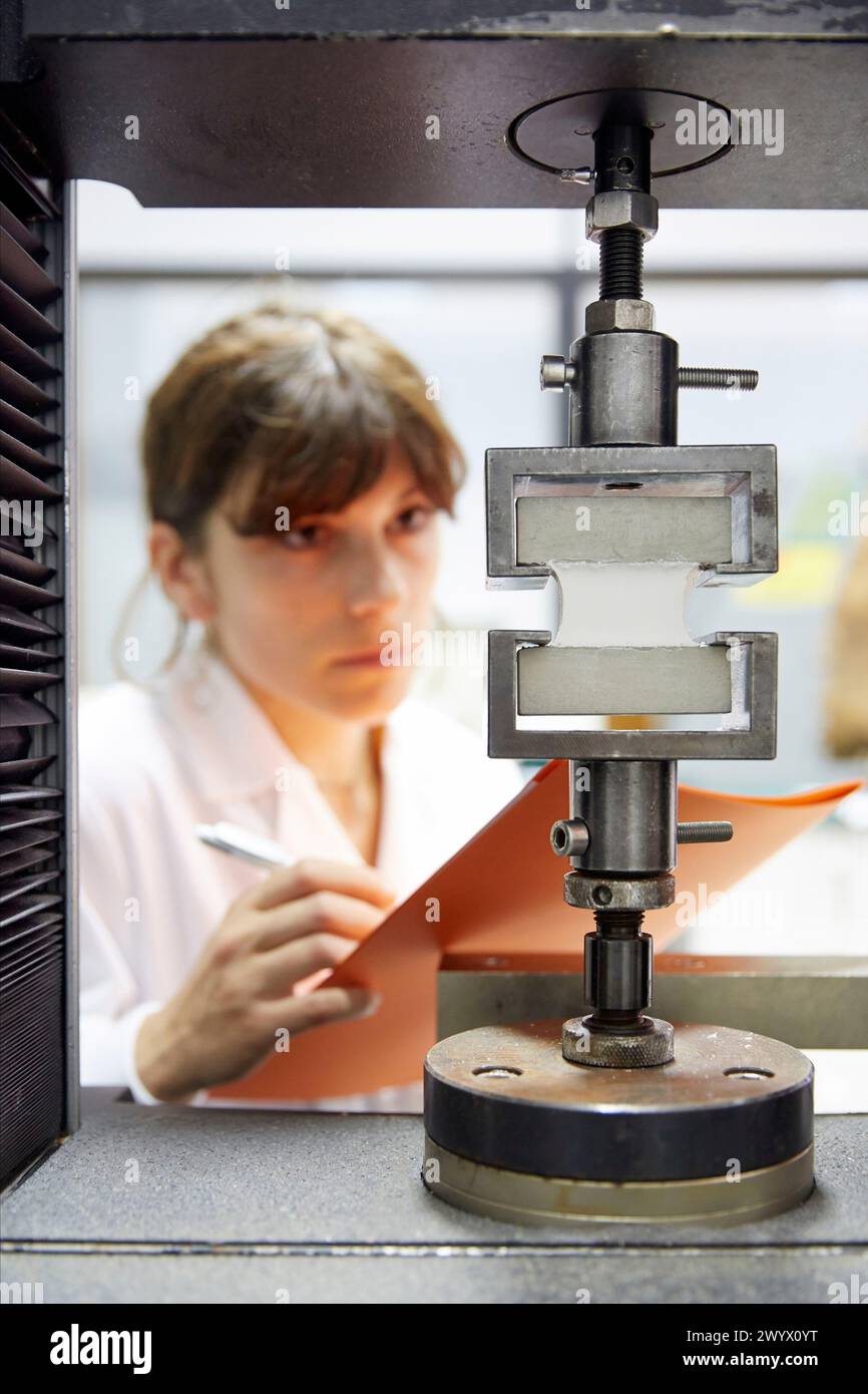 Silicone tensile test. Homologation of architectural elements ...