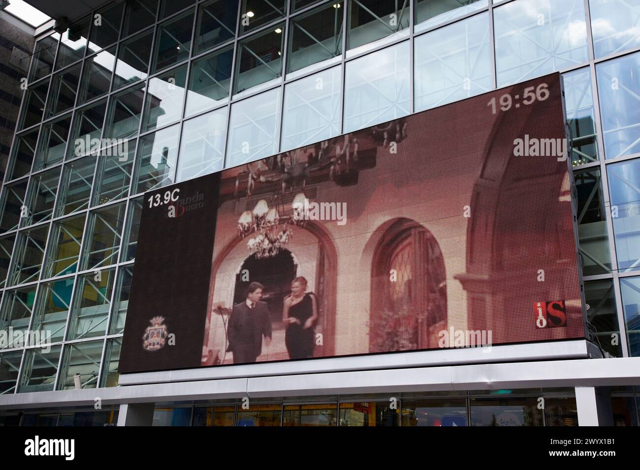 Giant LED TV screen, IPTV (Internet Protocol Television), shopping mall ...